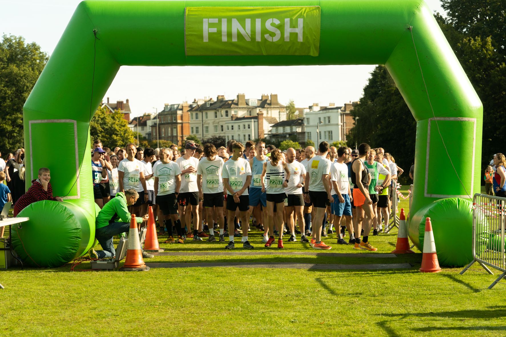 Sun shines and drums roll as hundreds take part in Hospice Run - The ...